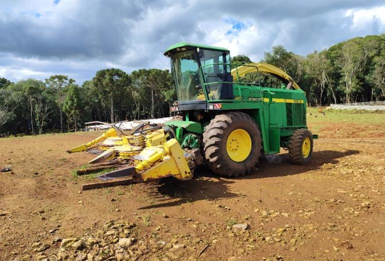Forrageira Jonh Deere 6710 Ano 93 Traçada Com Plataforma de 4.5 692690