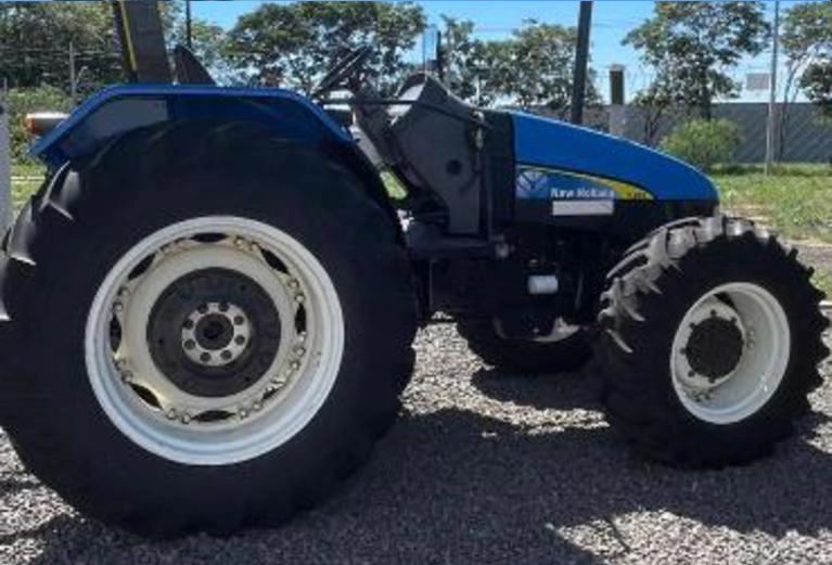 Trator New Holland tl 85E em Penápolis SP à venda. Compre direto 906473